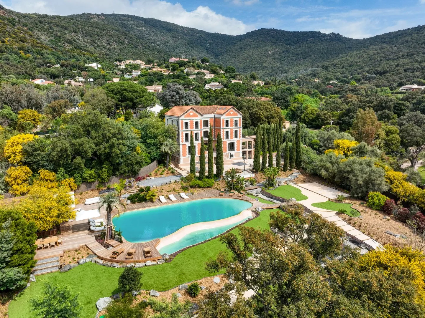 Location Villa Le Lavandou | Château la Mérienne, Louez une Villa au ...